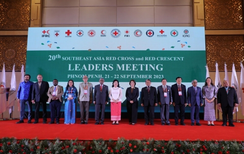 Red Cross pay tribute to win-win policy | The Phnom Penh Post