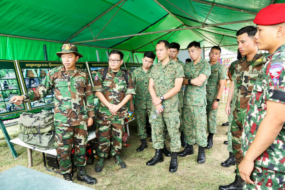 Army exchange bolsters cooperation with S’pore | Phnom Penh Post