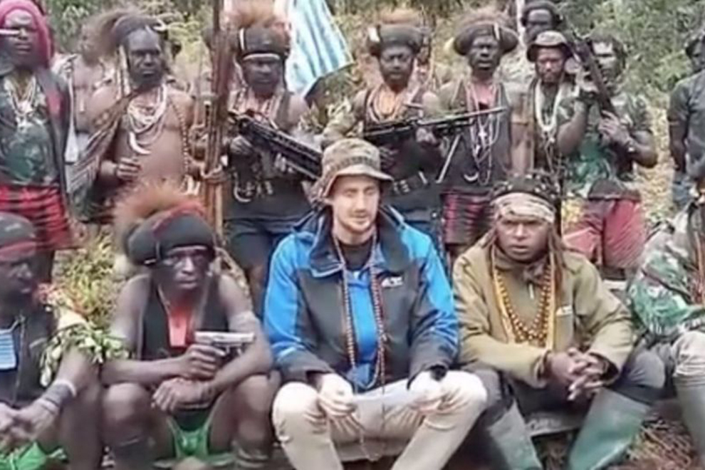 Relief as New Zealand pilot freed from captivity in Papua New Guinea ...