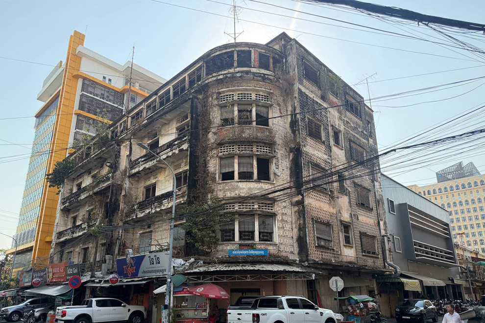 Immediate evacuation of historic building ordered over risk of ...