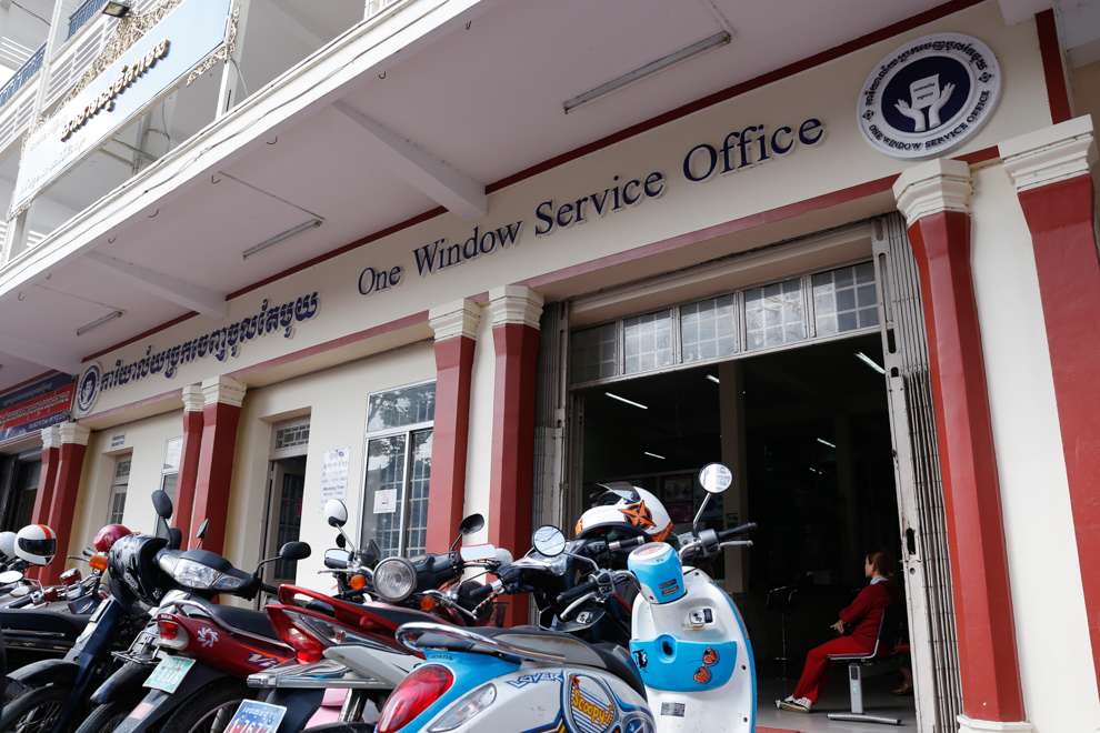 Gov’t to eliminate fees | Phnom Penh Post