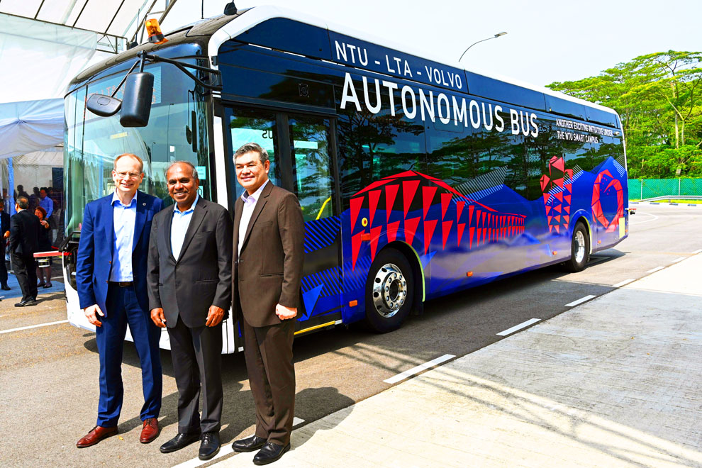 The Phnom Penh Post | Volvo unveils driverless electric bus