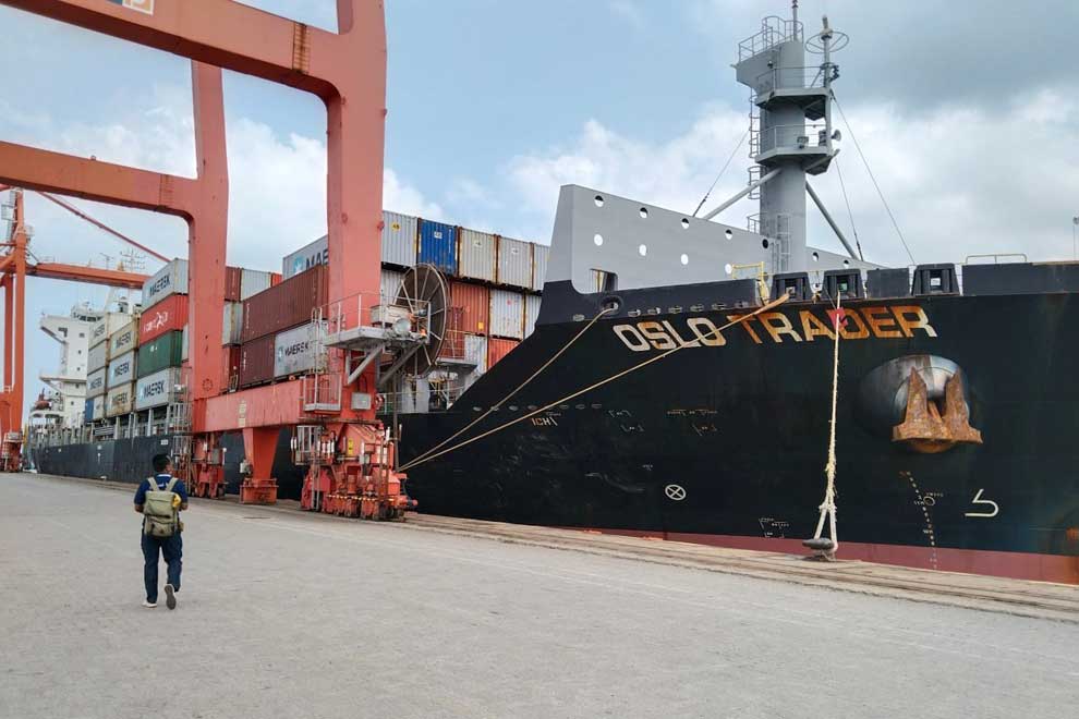 The Phnom Penh Post | Q1 exports of plastics, articles down 38%