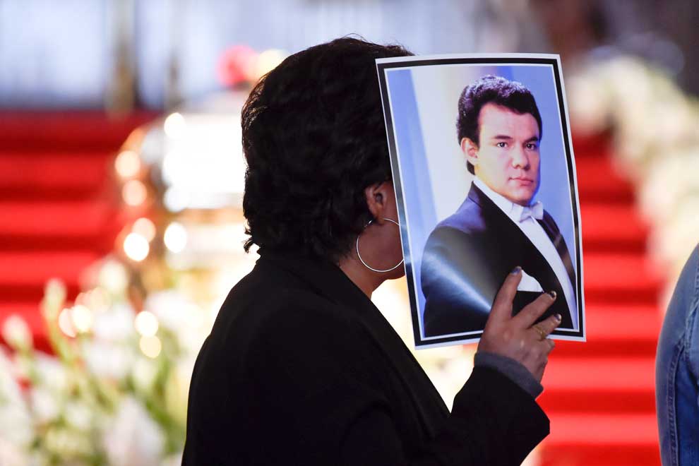 Mexican fans say last goodbye to legendary, beloved singer Jose Jose ...