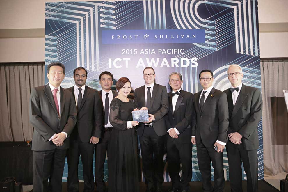 Smart is first to bring home prestigious telecom award | Phnom Penh Post