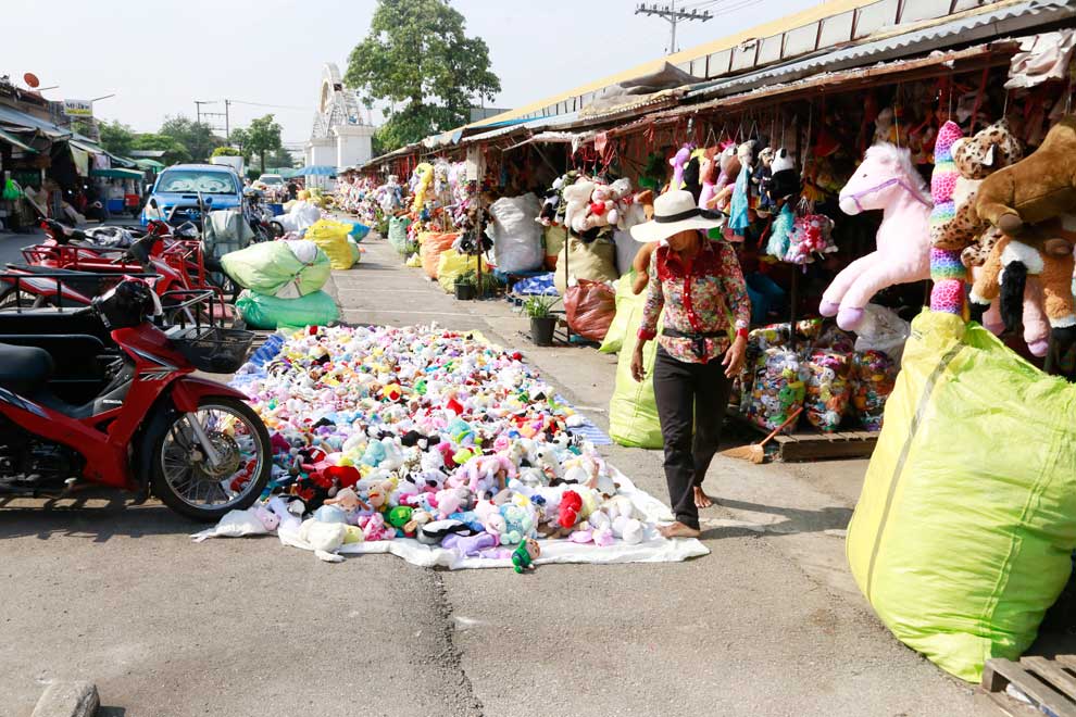 The Phnom Penh Post | Pressure builds at border market to resume trade