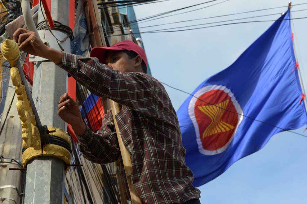 Promoting a Sense of ASEAN Community ‘We feeling’ among the peoples of ...