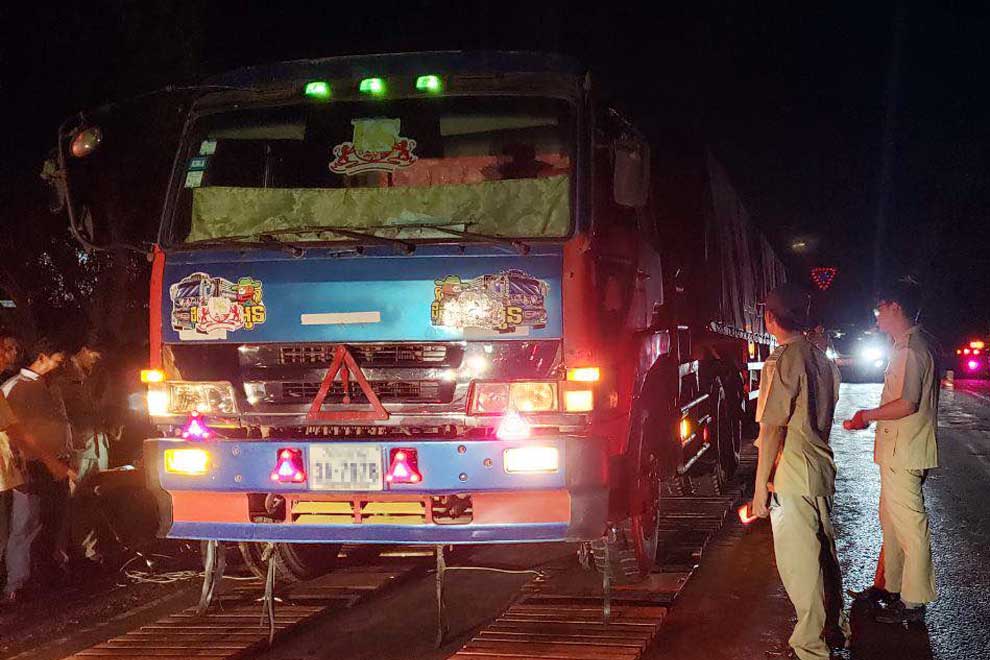 The Phnom Penh Post | Rules tightened for drivers exceeding cargo ...