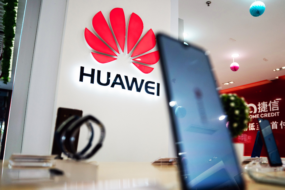 Google begins process of severing ties with Huawei | The Phnom Penh Post