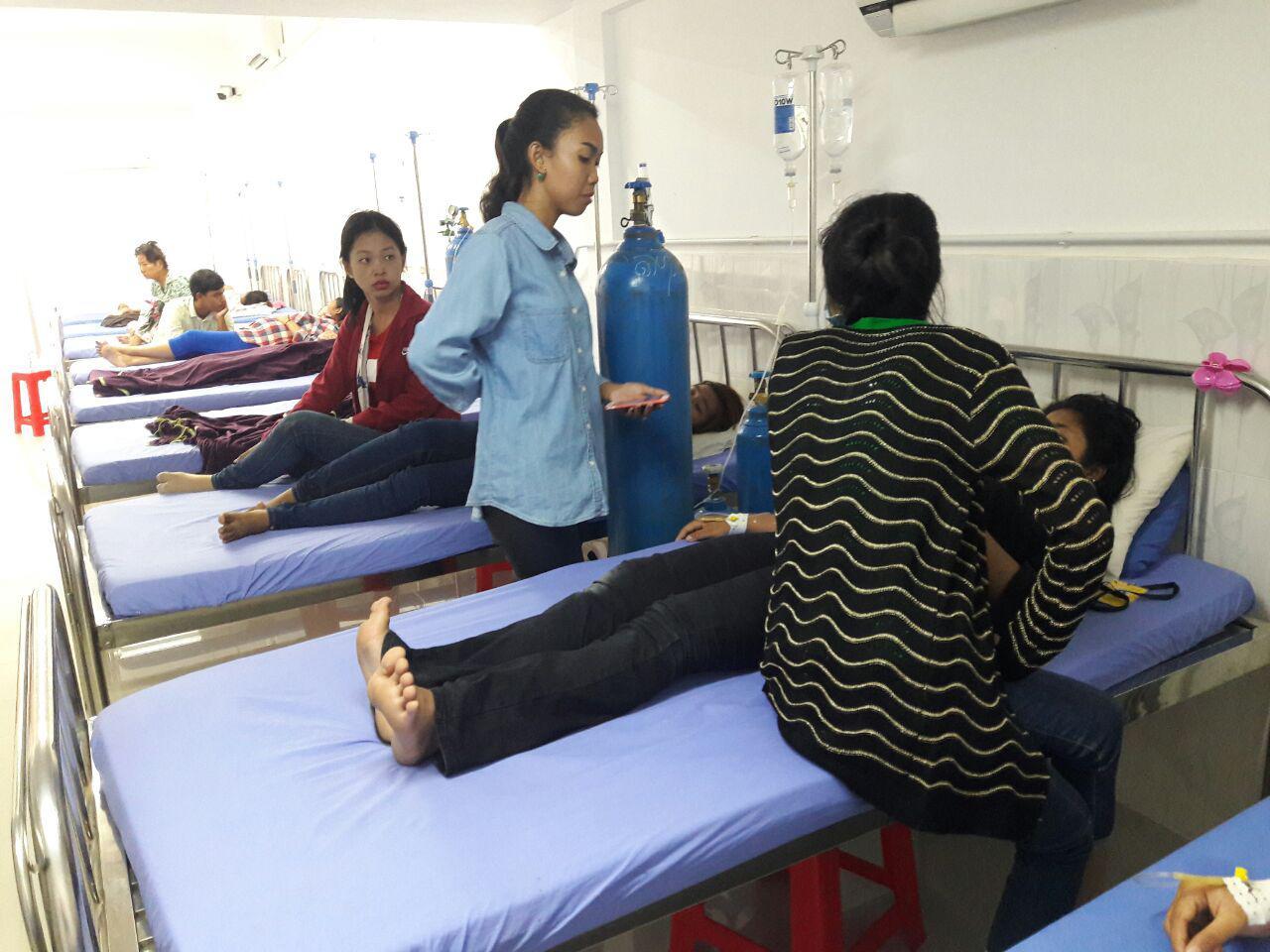 Workers faint from factory polish fumes | Phnom Penh Post