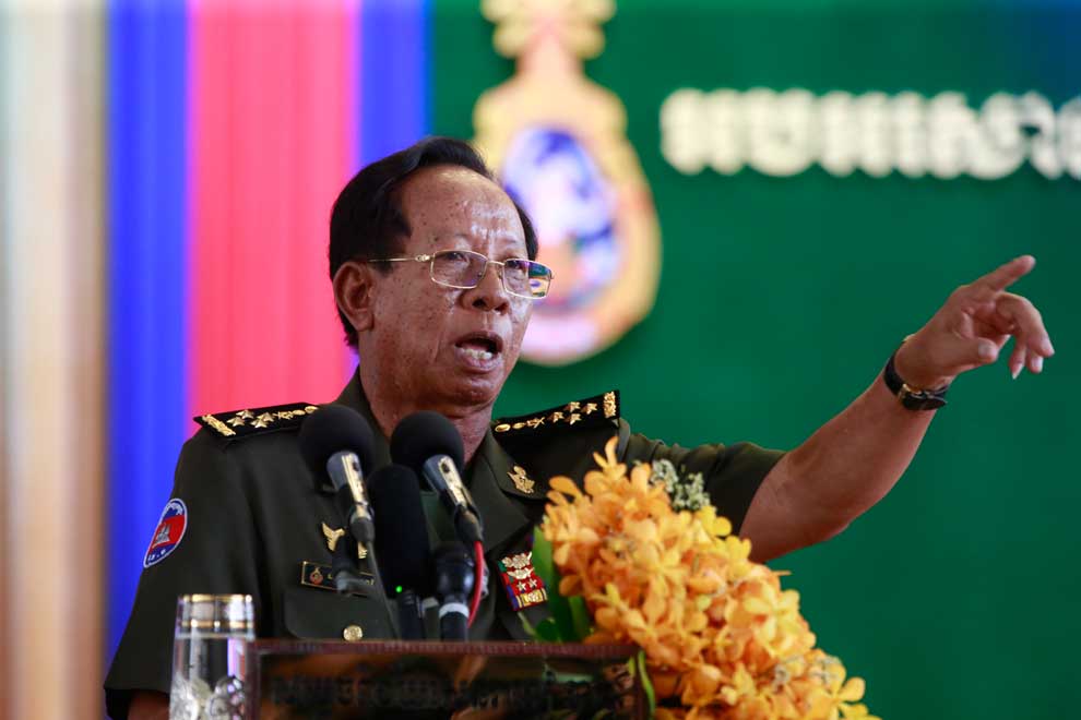 The Phnom Penh Post | RCAF barred from private sector