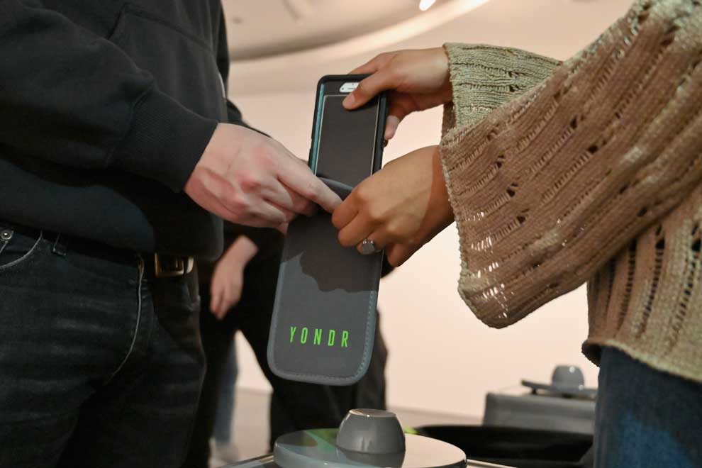 Turn off, tune in: concert fans forced to go phone-free | Phnom Penh Post