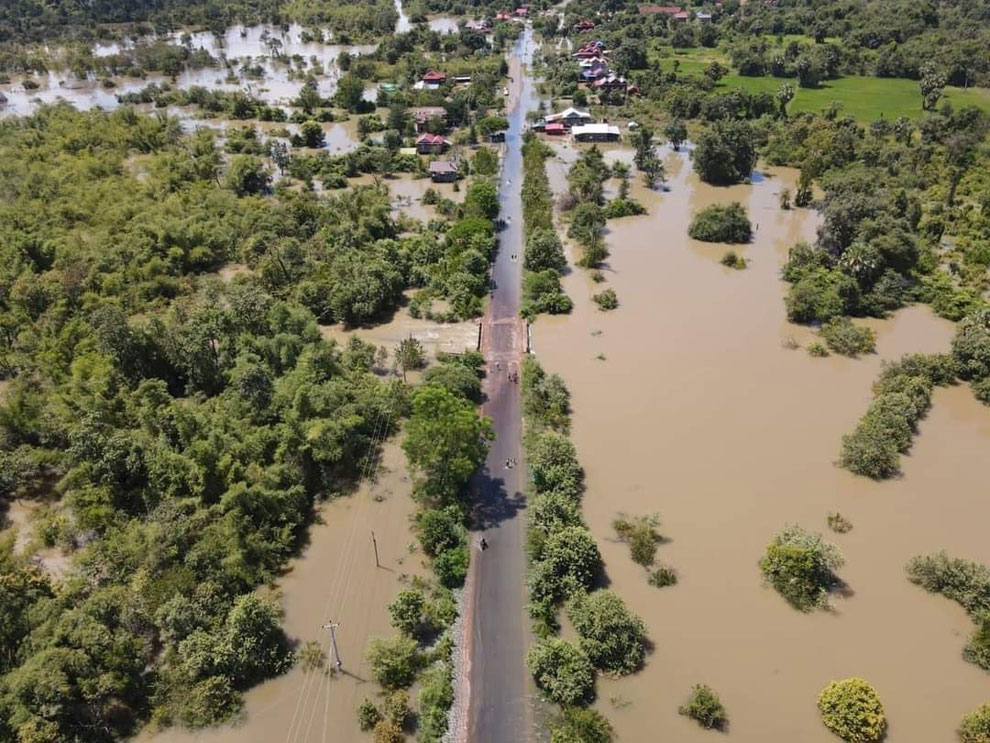 Heavy trucks banned from travel on stretch of National Road 95 in Preah ...