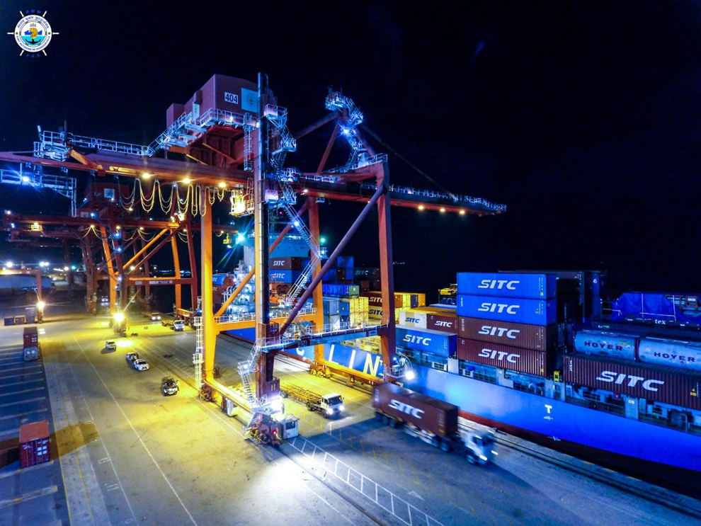 The Phnom Penh Post | PAS receives 200 container lifeline