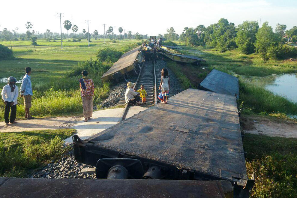 Freight train partially derails | Phnom Penh Post