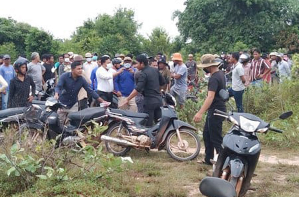 ANA demolition of illegal construction met with protests | Phnom Penh Post