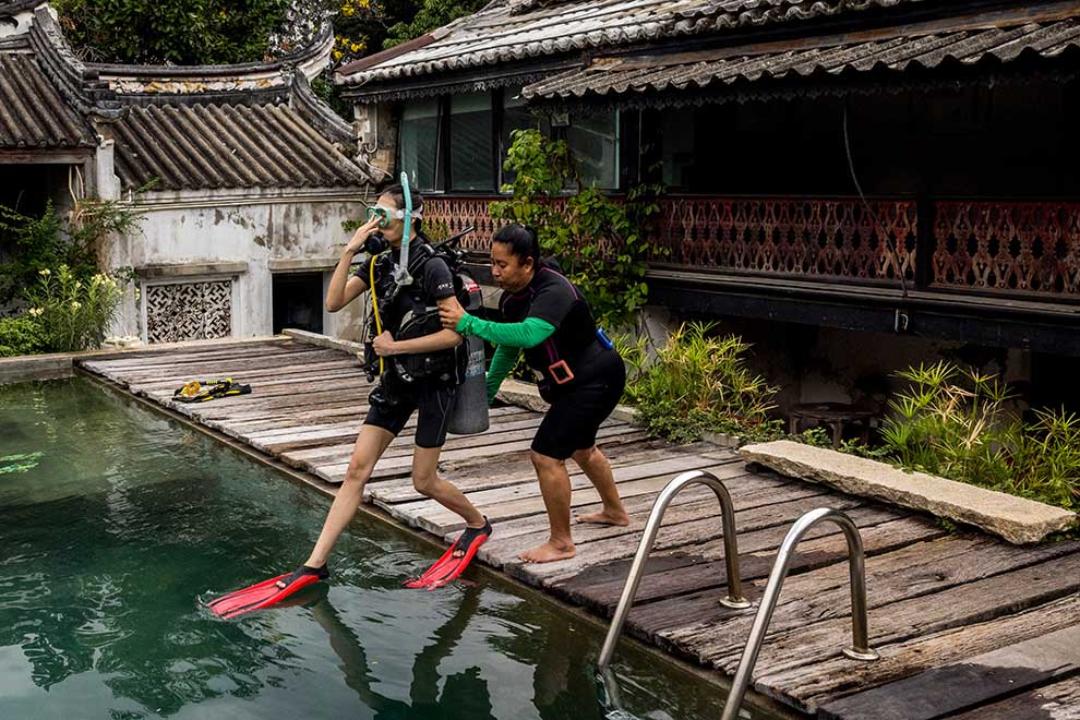 Scuba divers schooled at old Bangkok manor | Phnom Penh Post