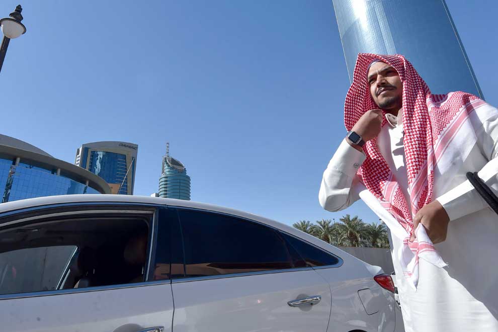 Saudi jobseekers move into Uber gear for extra cash | Phnom Penh Post