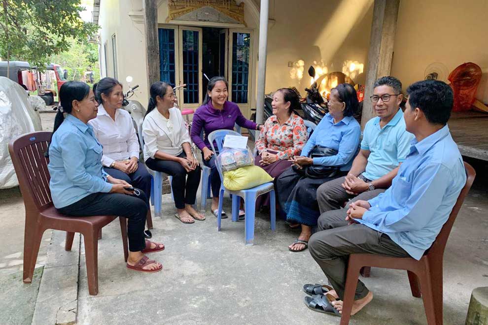 NGO says associations for elderly ‘frozen’ out of commune funding | Phnom Penh Post
