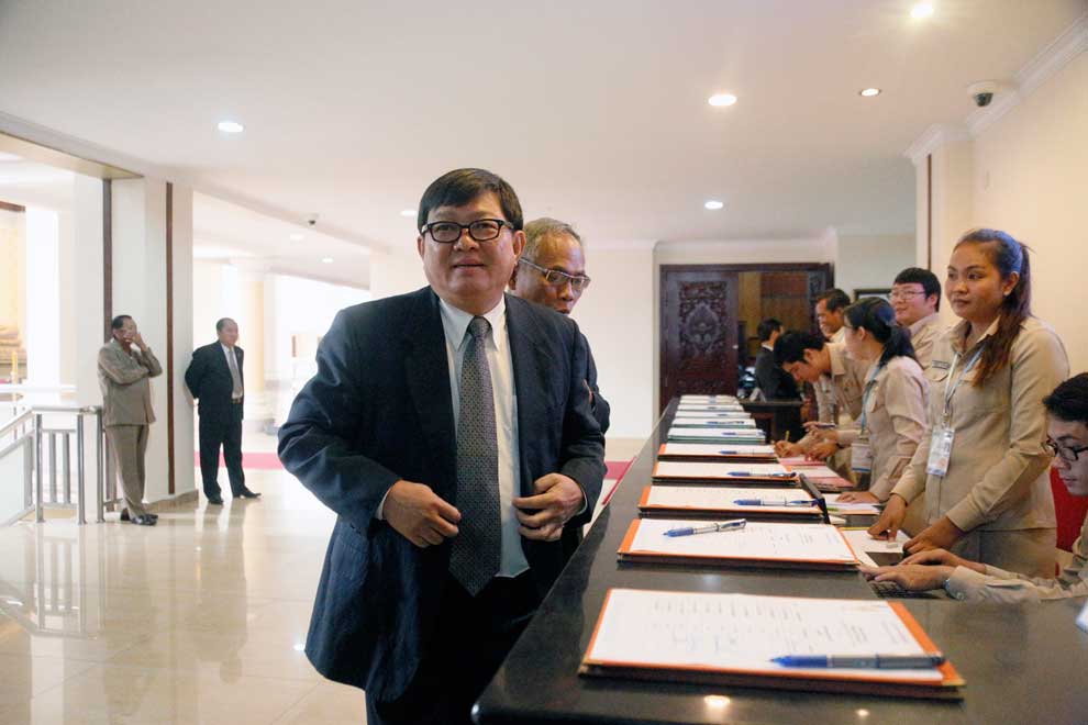 Stand by me: Son Chhay | Phnom Penh Post