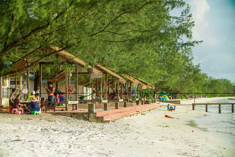 Beach structures to be razed | Phnom Penh Post