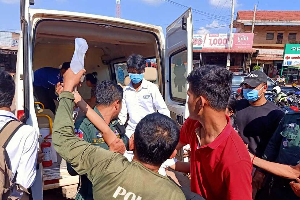 The Phnom Penh Post | High school to be ‘greenified’ to fight faintings