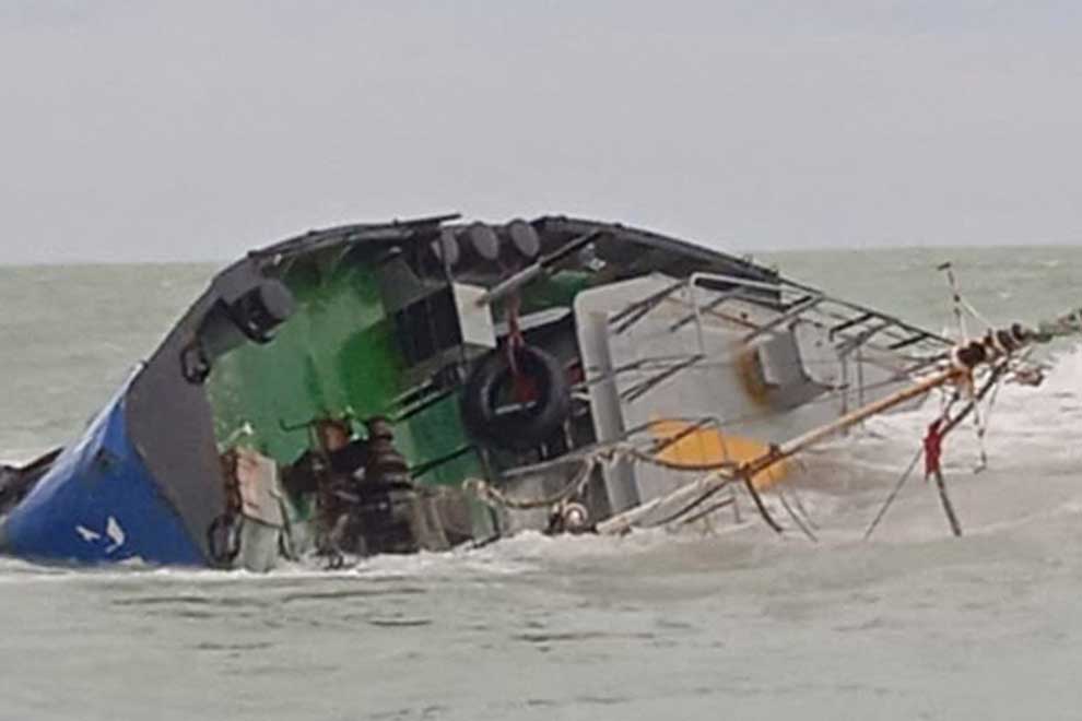 Italian ship inspects capsized tanker off Tunisia | Phnom Penh Post