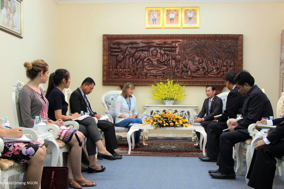 Smith learns of Cambodia’s anti-corruption mechanism | Phnom Penh Post
