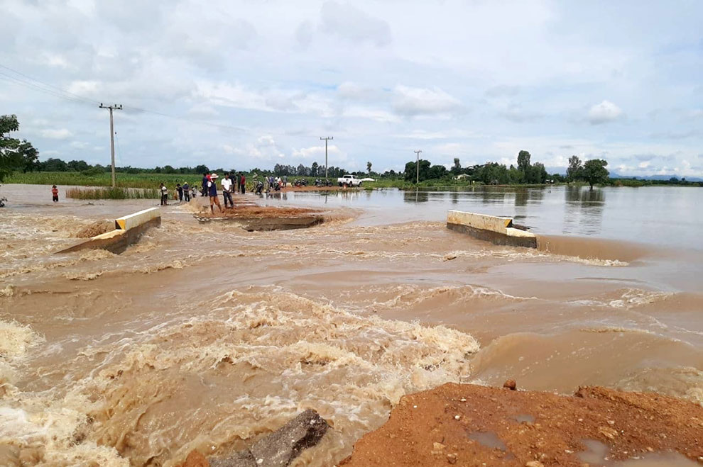 The Phnom Penh Post | Families evacuated in Battambang flooding