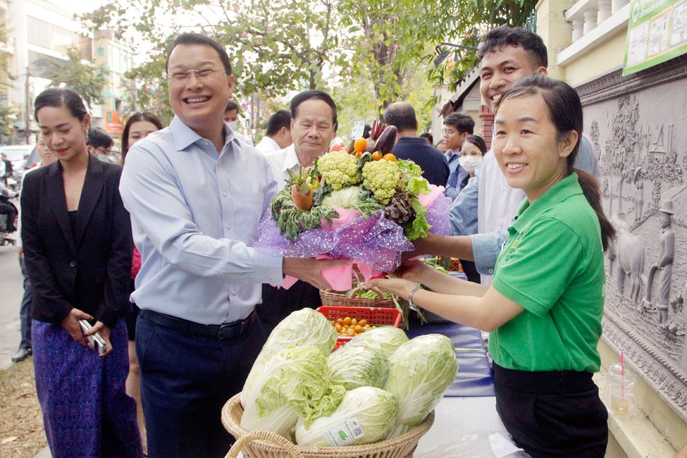 Dith Tina links love for family with healthy diet | Phnom Penh Post