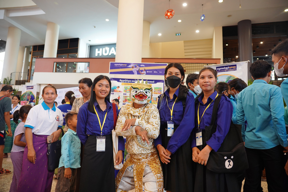 The Phnom Penh Post | NGOs roll out parenting strategy campaign