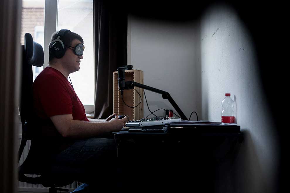 The Phnom Penh Post | Blind gaming champ streams with no screen